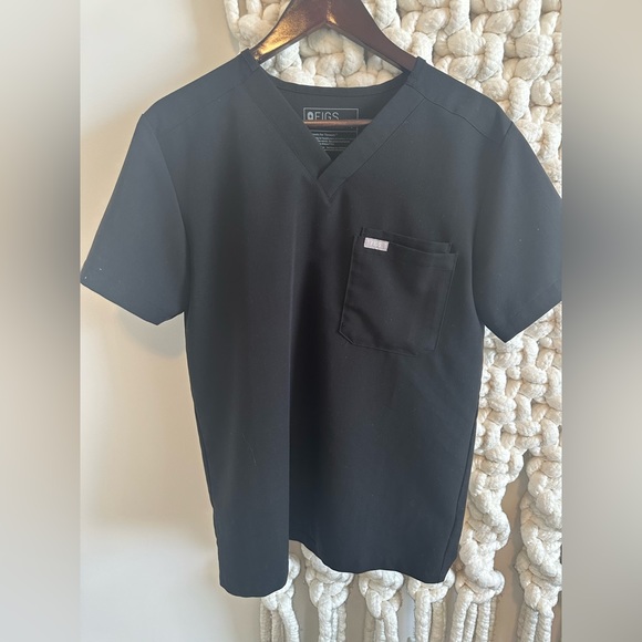 Figs | Shirts | Figs Mens Black Leon Top 3pack | Poshmark